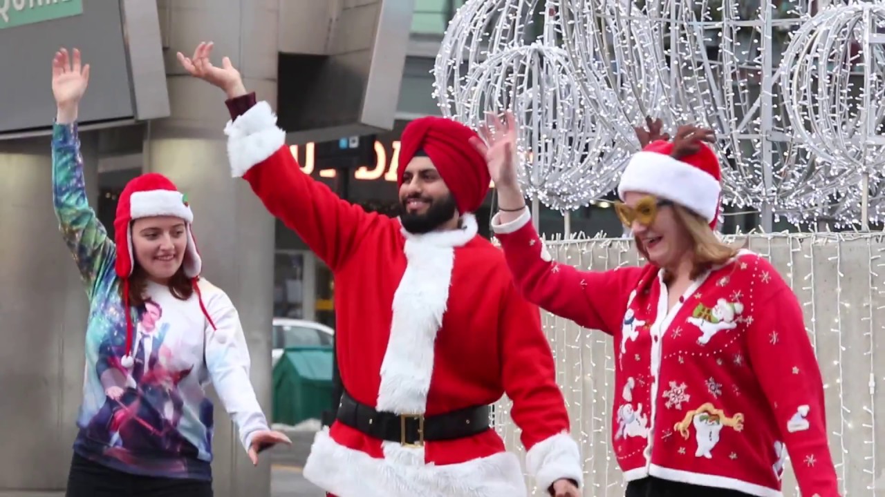 ‘Santa Singh’ spreads joy on the snow-covered streets of Canada before ...