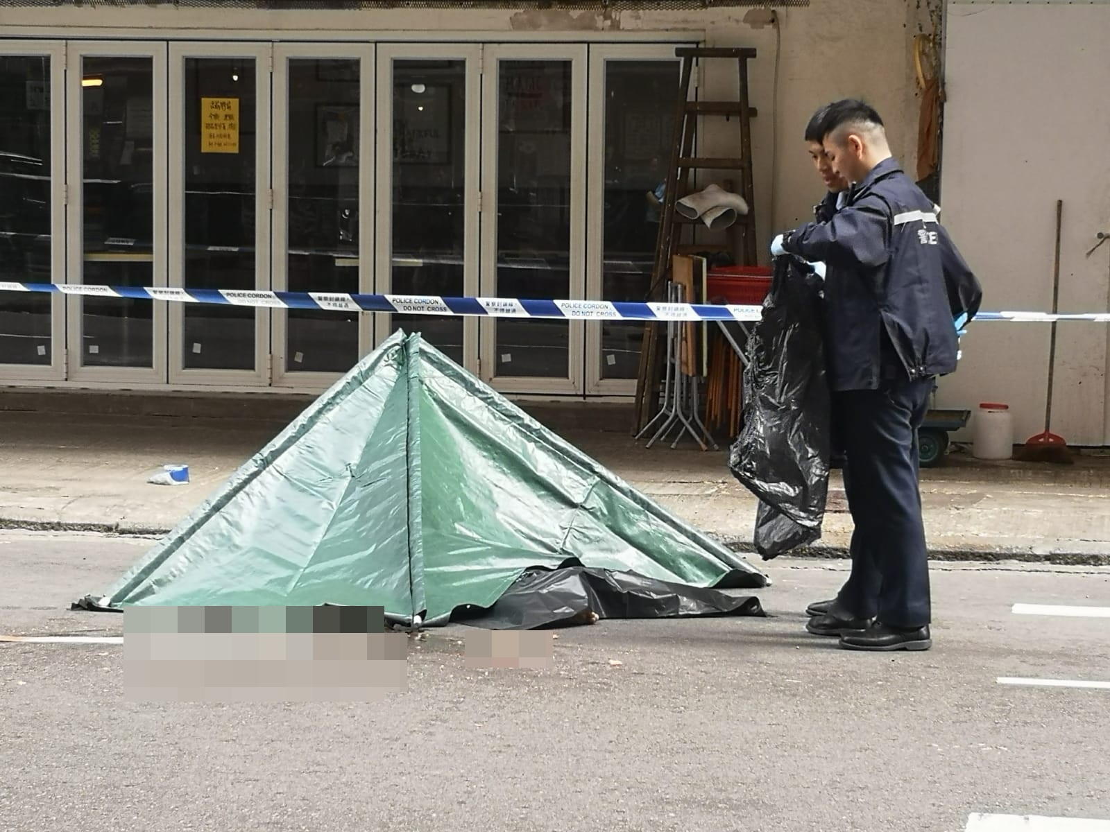 Man jumps off building at Jordan and dies instantly - Dimsum Daily