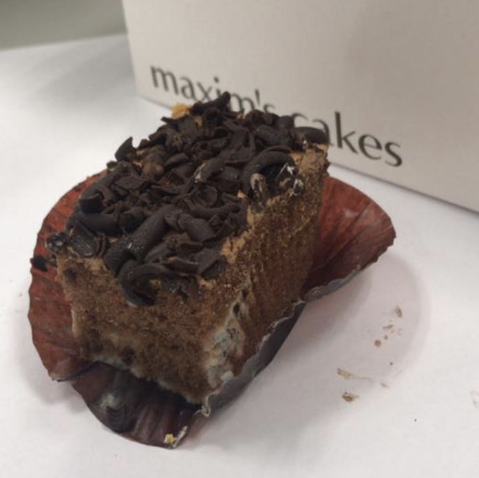 Customer buys chocolate cake from Maxim's and finds mold on it - Dimsum ...