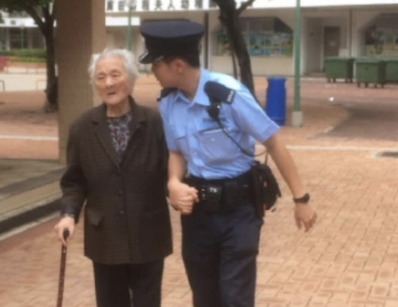 19 year old rookie police officer guides an elderly woman home by ...