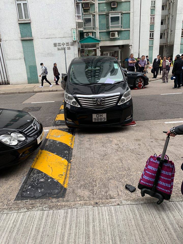 Owner of clamped Mercedes blocks off entire road to City One Shatin ...