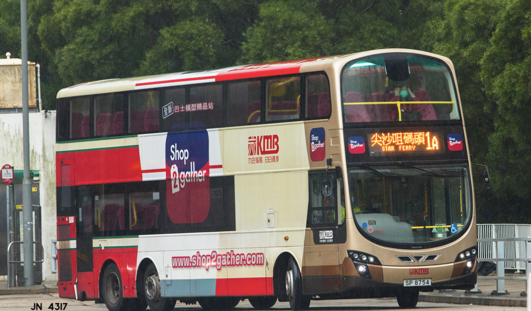 KMB bus driver collapses and dies at Sau Mau Ping Bus Terminus - Dimsum ...