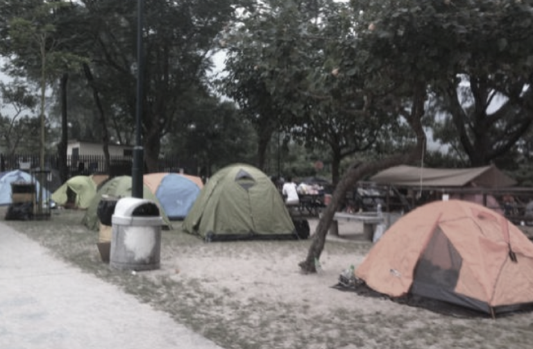Campsite at Pui O, Lantau Island packed with mainland tourists - Dimsum ...