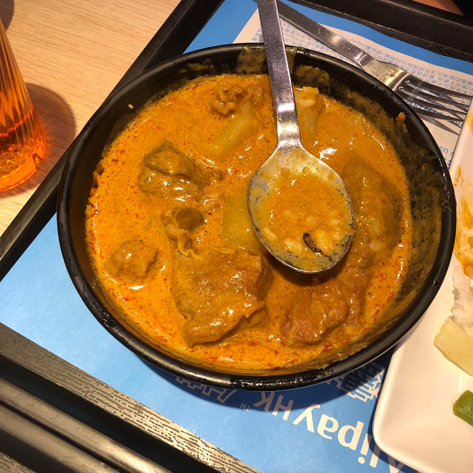 Cockroach found in curry beef rice at Fairwood Restaurant - Dimsum Daily