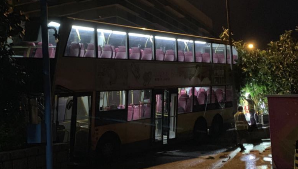 KMB Bus no.N368 nearly crashes into the sea after leaving Macau Ferry ...