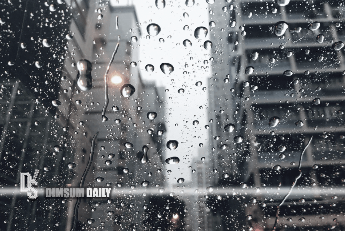 Amber Rainstorm Warning signal and thunderstorm warning issued by Hong ...