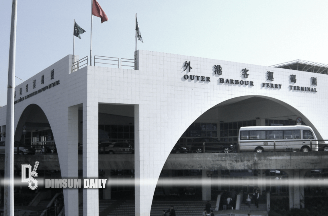 35 year old man from Hong Kong falls into the sea at Outer Harbour ...