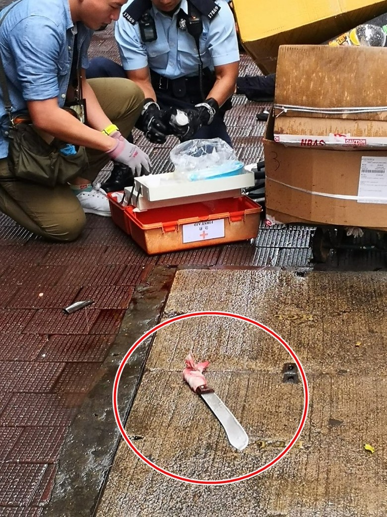 10 South Asians slash and injure 5 people in Wan Chai at noon today ...