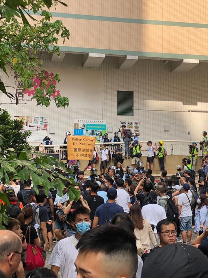 Hundreds gather at Amoy plaza to sing Chinese national anthem and wave ...