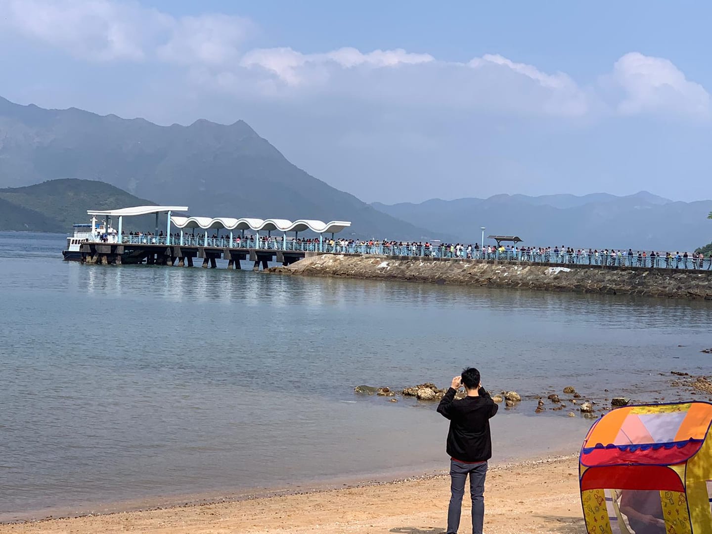 Over 1,000 people queue for ferries at Tai Po Waterfront Pier this ...