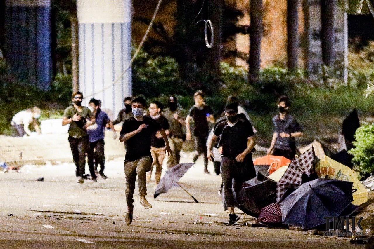More trapped protesters at Polytechnic University continue to surrender ...