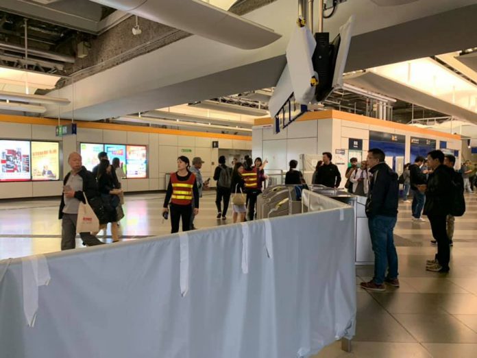 Student protesters obstruct train doors at multiple MTR stations ...