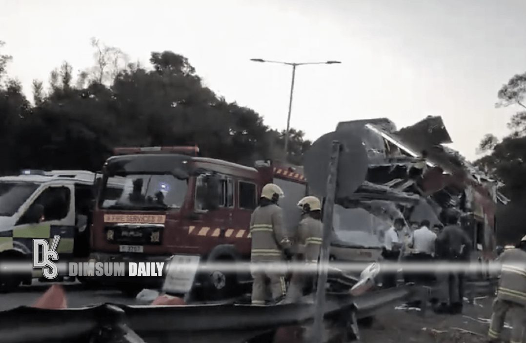 KMB bus no.978 crashes against a tree on Fanling Highway resulting in 6 ...