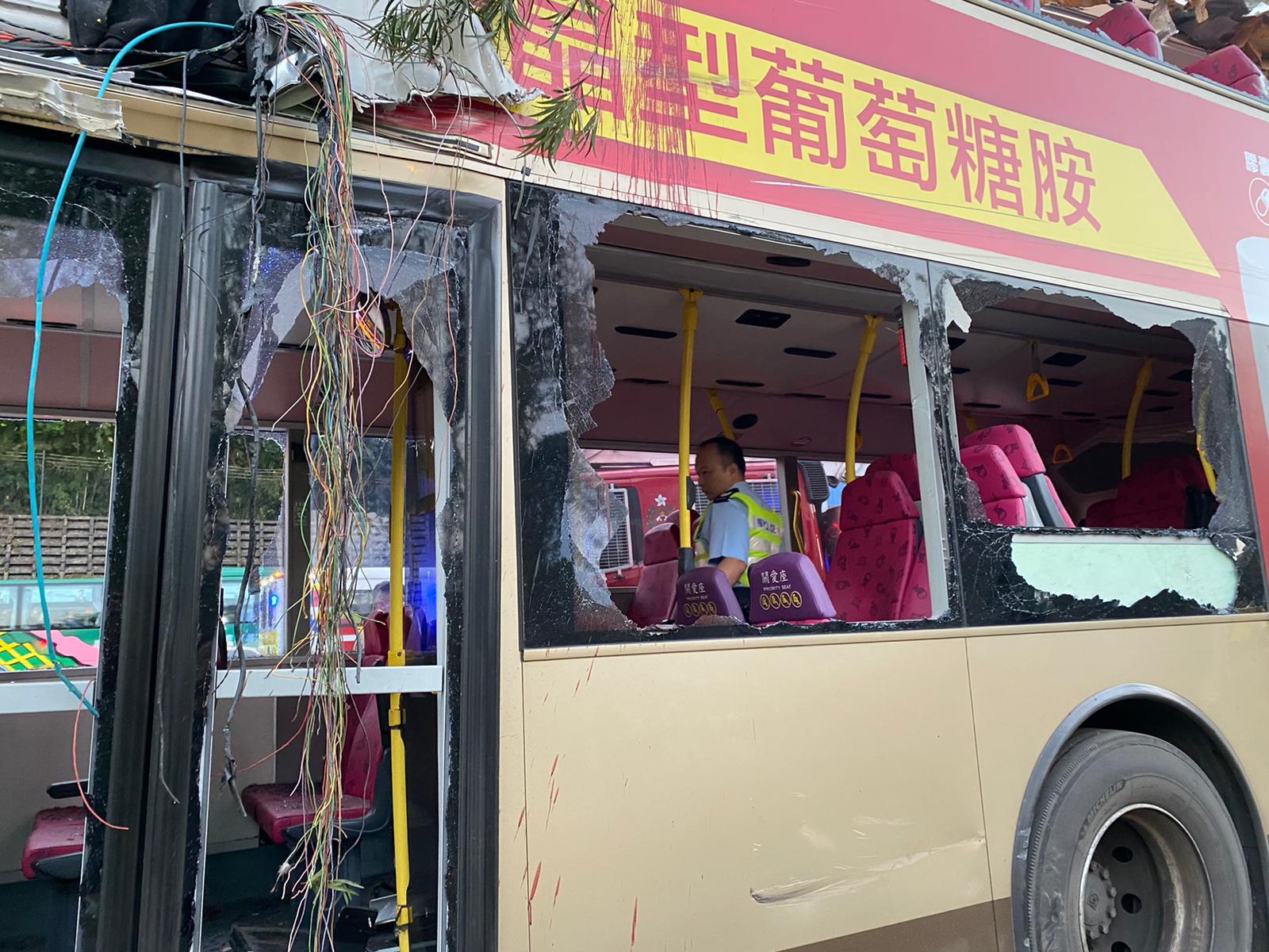 KMB bus no.978 crashes against a tree on Fanling Highway resulting in 6 ...