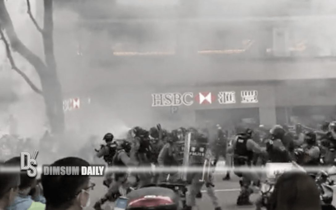 Police demand the rally to end immediately after rioters barricaded ...