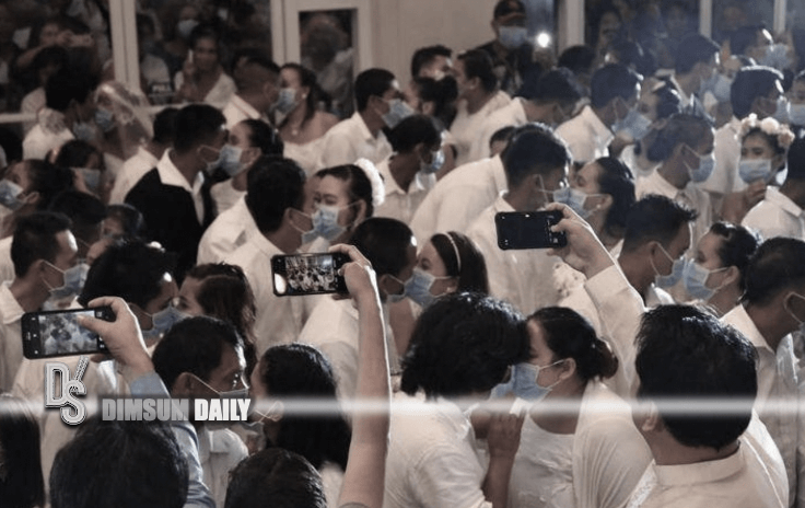 220 Philippine couples wear masks to exchange vows and kisses amid a ...