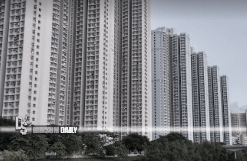 18-year-old girl jumps off top of apartment in Tin Heng Estate in Tin ...