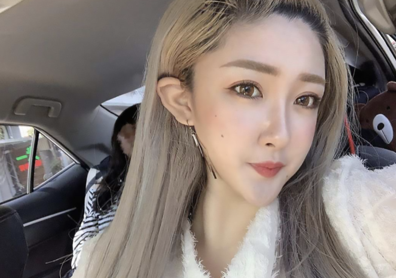 Taiwanese social media influencer's unedited photo exposed - Dimsum Daily