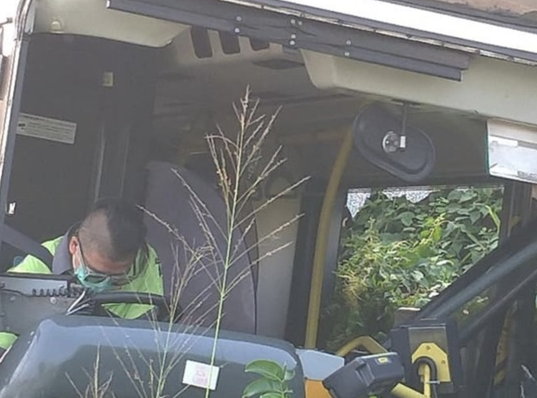 KMB bus crashes into another private car in Pat Heung, 3 injures ...