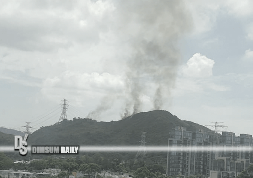 Wildfire spotted on the hilltop in Tai Tong, Yuen Long - Dimsum Daily