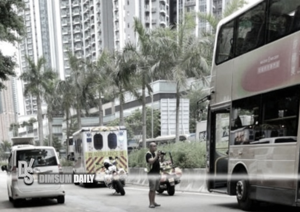 Two KMB buses collide with each other in TST, 3 students injured ...