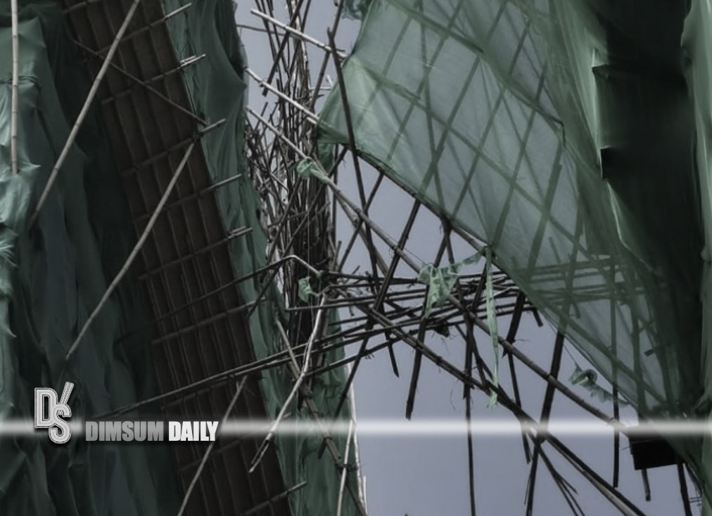 Metal stanchion falls from top of building under construction in Kai ...