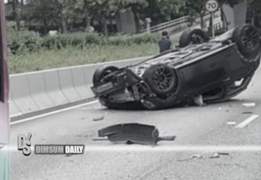 Mini cooper crashes with tour bus on Kwai Chung Road and overturns ...