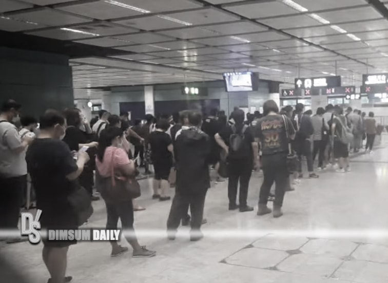 Hundreds queue at MTR Stations in Tin Shui Wai and Tuen Mun during ...