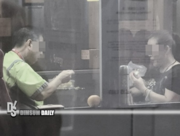 KMB bus driver allegedly eats on a bus with his wife at Kwai Fong ...