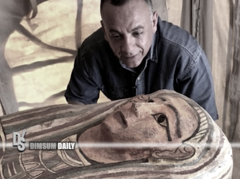 Archaeologists Unearth 27 Coffins Buried 2 500 Years Ago In Egyptian