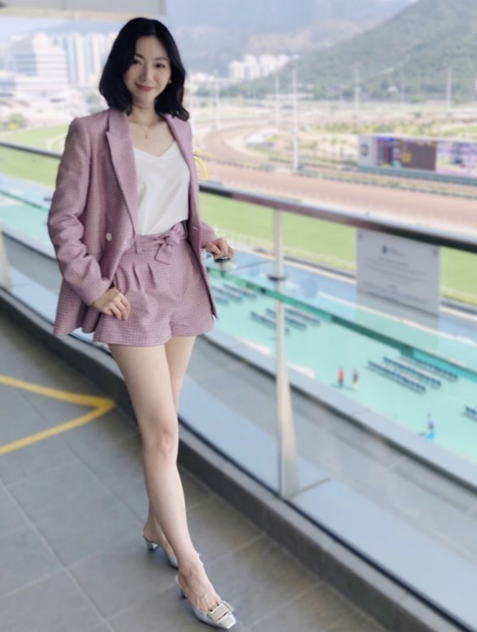 Ex-TVB news anchor, Venus Chow 'transforms' into 'It girl' clad in ...