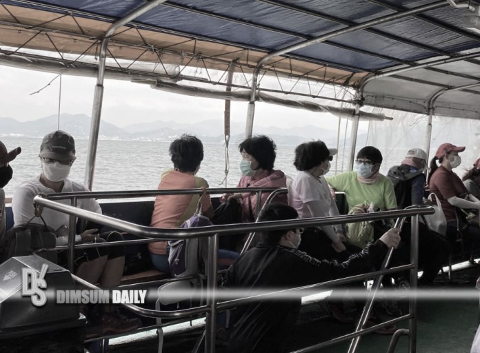 Public throng Ma Liu Shui Ferry Pier to go to outlying islands during ...