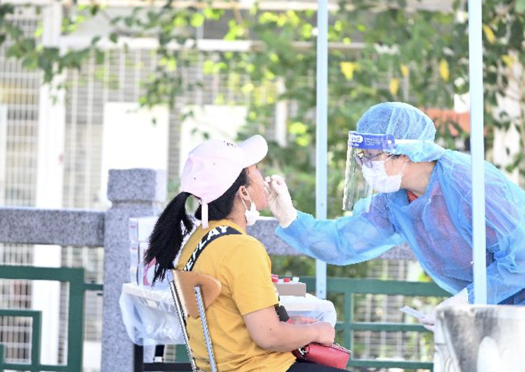 Operating hours of mobile specimen collection stations and mobile van ...