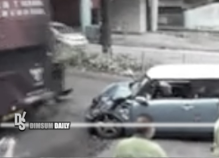 Mini Cooper driver flees accident scene after crashing into a KMB bus ...