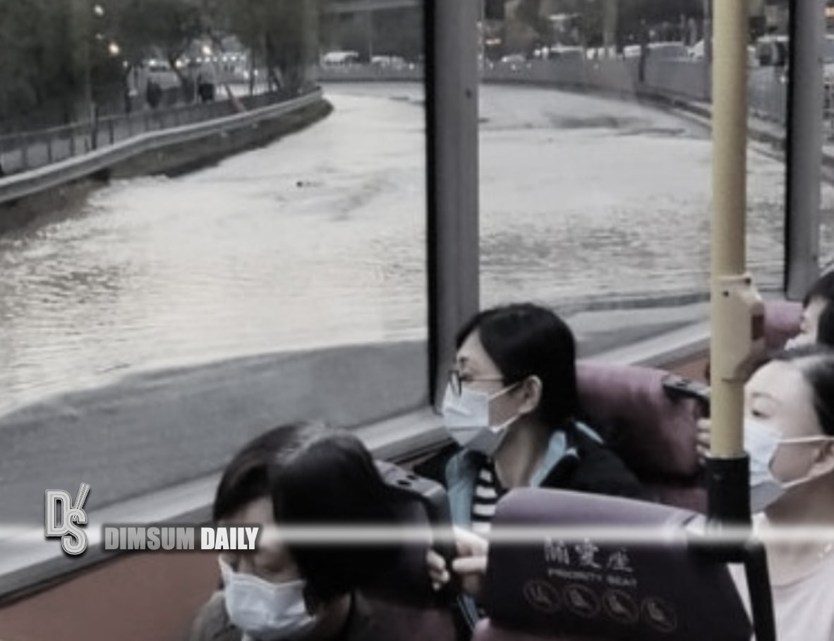 Underground water pipe burst results in flooding on Che Kung Miu Road ...