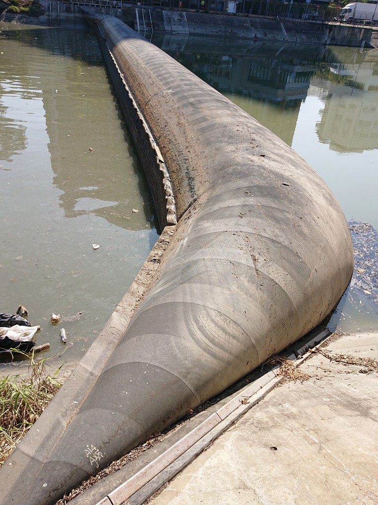 Water level at Yuen Long Town Nullah onlly 5 to 6 feet short of ...