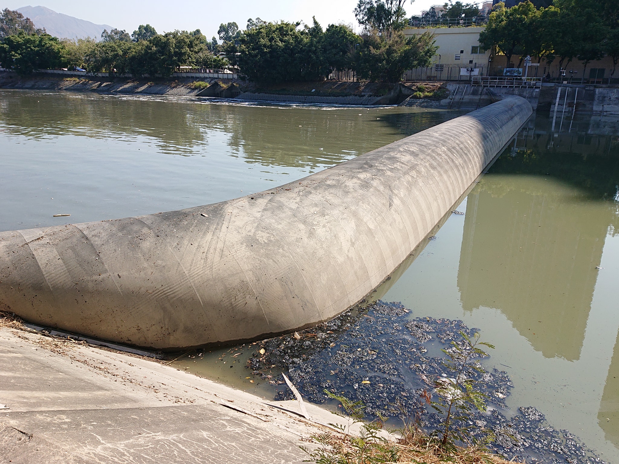 Water level at Yuen Long Town Nullah onlly 5 to 6 feet short of ...