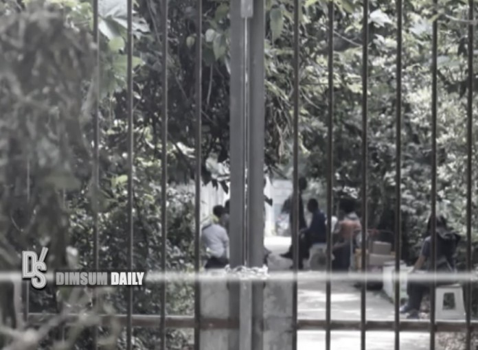 Sha Lo Wan Tsuen villagers block hikers again from proceeding on Tung O ...