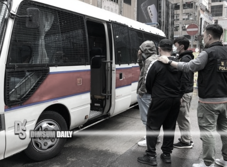 5 arrested in two illegal gambling dens in Mong Kok - Dimsum Daily