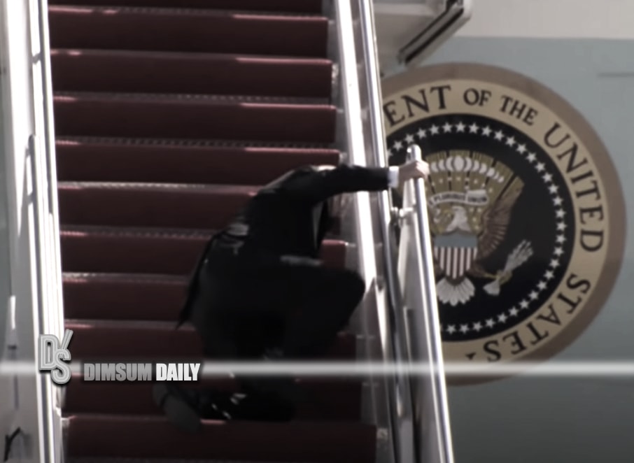 Joe Biden trips on stairs while boarding Air Force One - Dimsum Daily