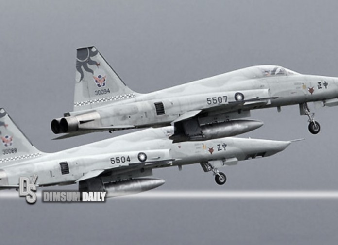 Two F5E fight jets collide and crash into sea off Air Force’s Zhihang ...