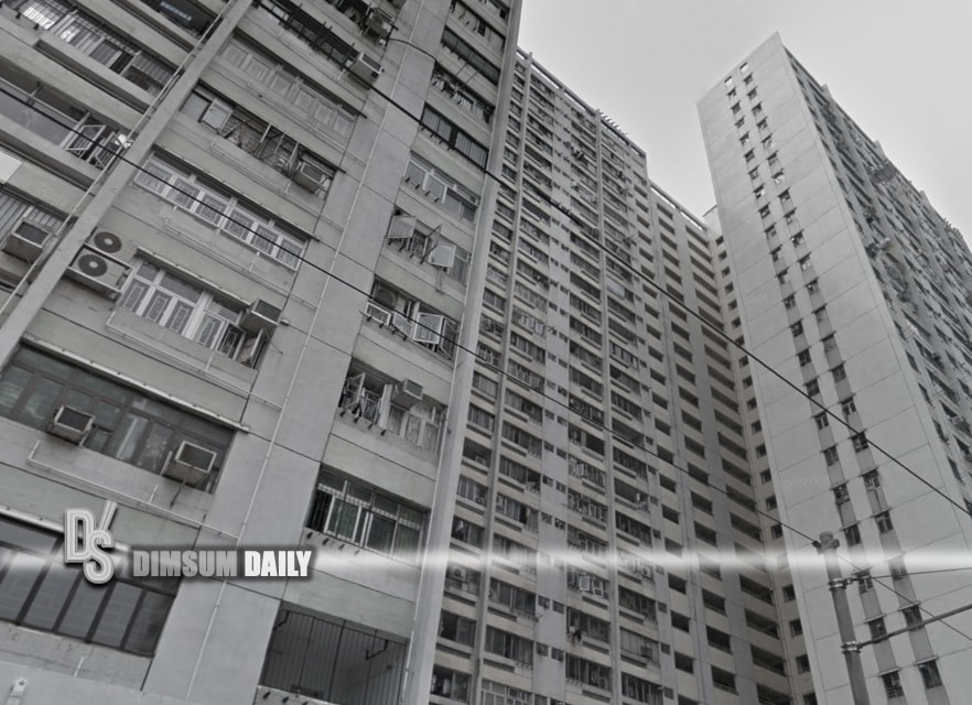 Residents on 22nd floor of Block 3 of Oi Fai Building, Yau Oi Estate ...
