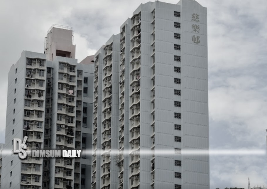 Fire breaks out at apartment in Lok Cheung House in Wong Tai Sin ...