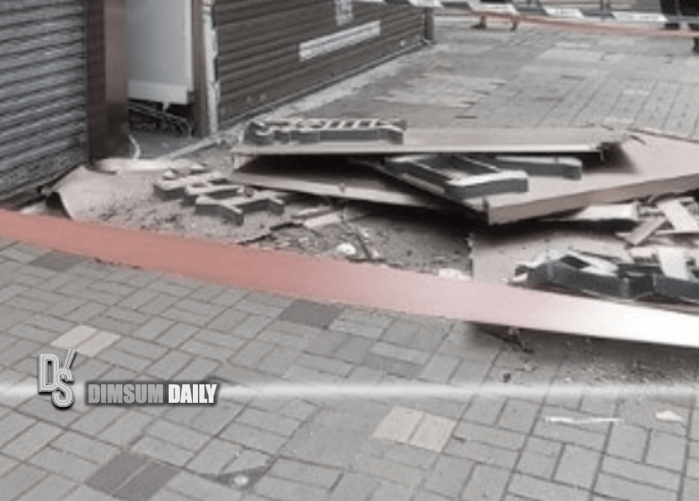 Signboard falls in TST without causing any casualties - Dimsum Daily