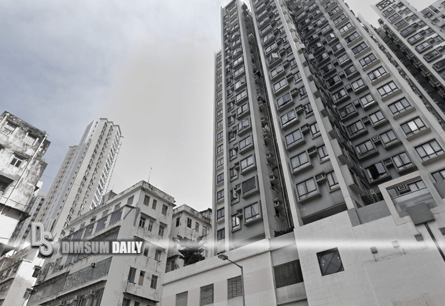Man attempts to jump off the top of Wing Fai Mansion in To Kwa Wan ...