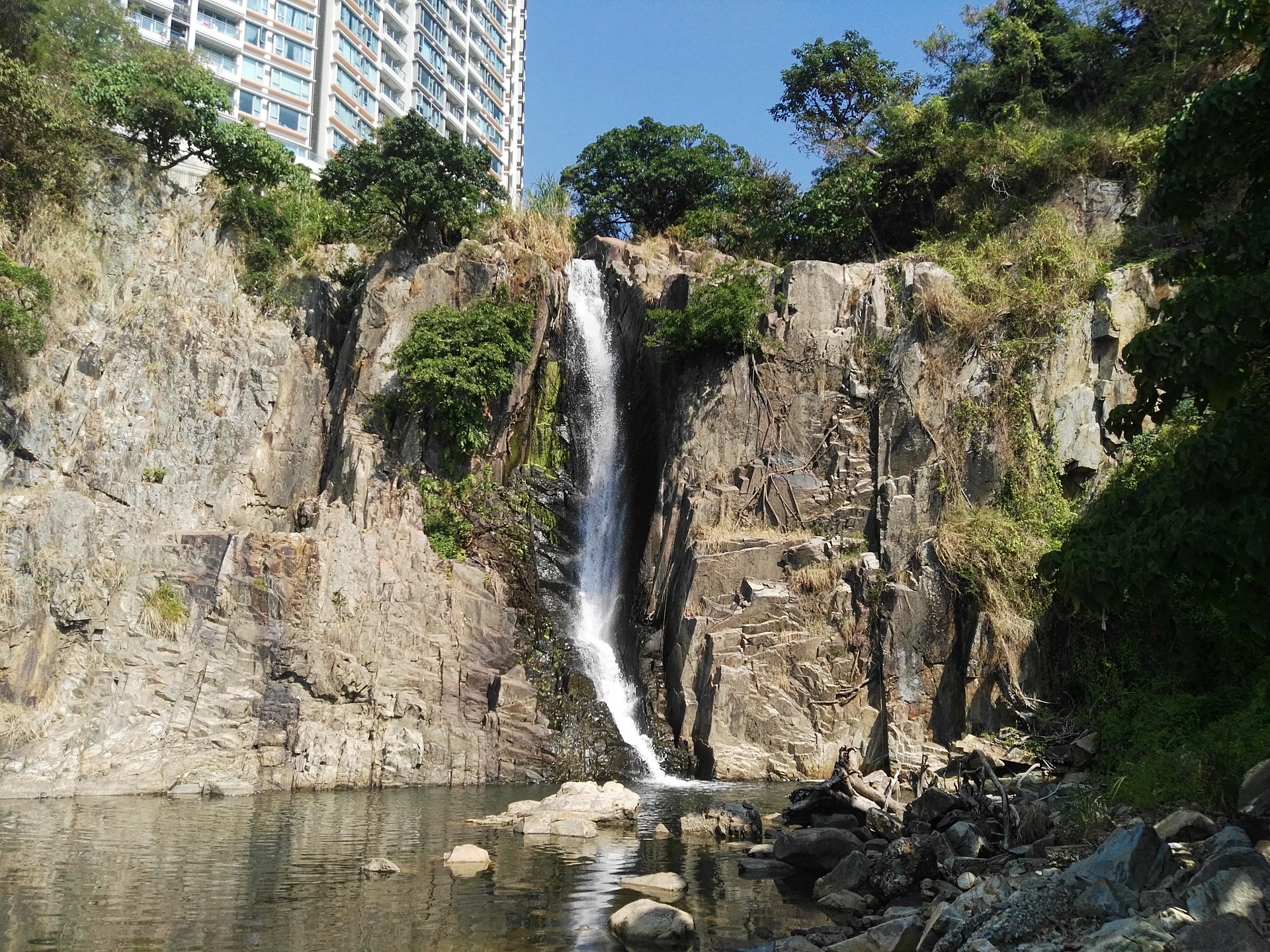 Waterfall Bay Park turns into 'Niagara Falls' of Hong Kong during ...