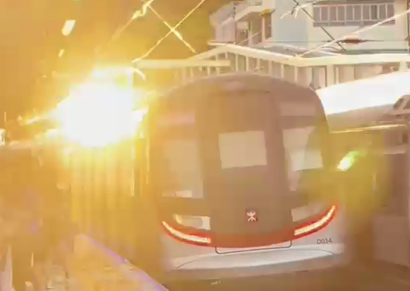 MTR East Rail Line train breaks down near the Kowloon Tong station ...