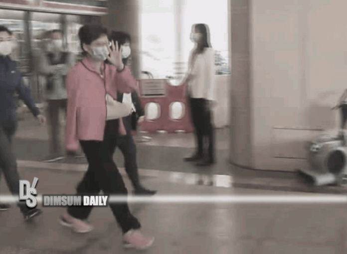 Chief Executive's injured elbow will take 2-3 weeks to recover - Dimsum ...