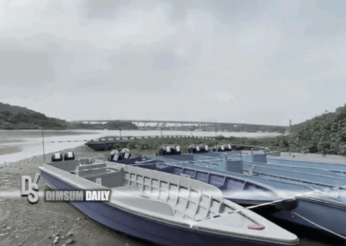 Police seize 5 smuggling boats, 10 outboard engines in Tai Ho Wan, 1 ...