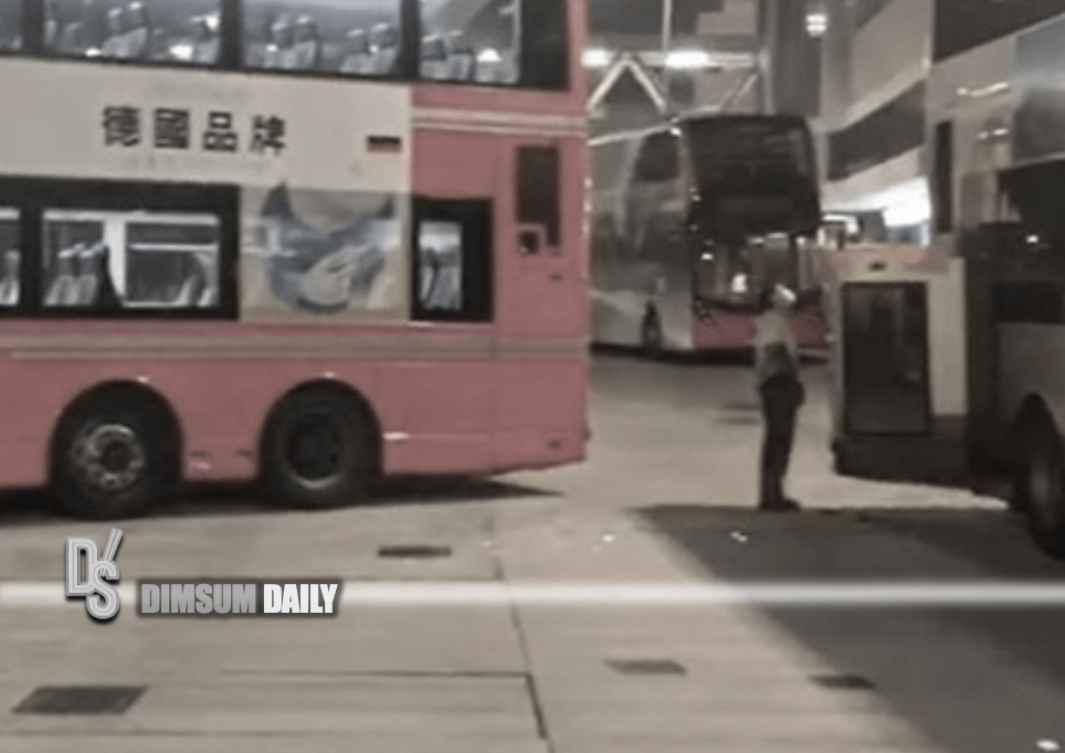 KMB bus crashes into another bus in Cheung Sha Wan - Dimsum Daily